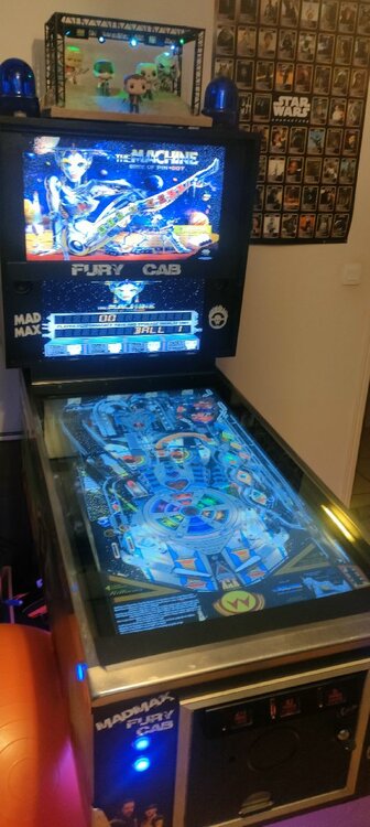 Backglass hidden behind score screen in 3 screen B2S configuration (only in a few tables ...